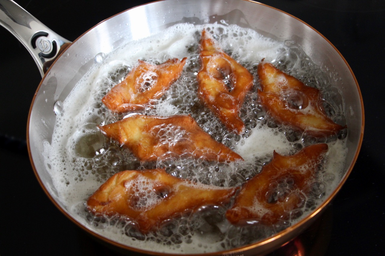 Les Bugnes lyonnaises : Casserole et Chocolat