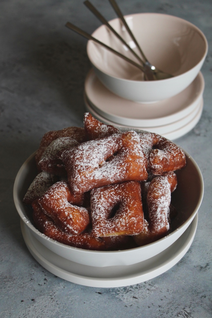 Les Bugnes lyonnaises - Casserole et Chocolat
