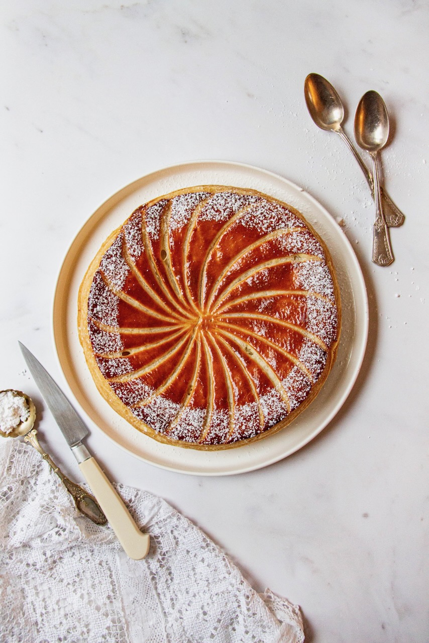 Galette Frangipane à la Pâte feuilletée inversée - Casserole et Chocolat