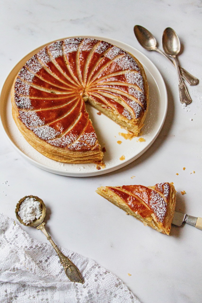 Galette Frangipane à la Pâte feuilletée inversée - Casserole et Chocolat
