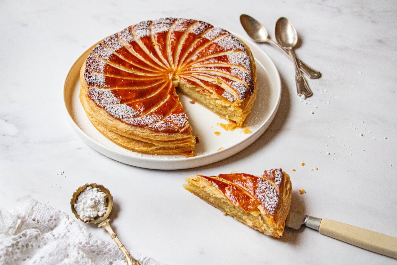 Galette Frangipane à la Pâte feuilletée inversée - Casserole et Chocolat