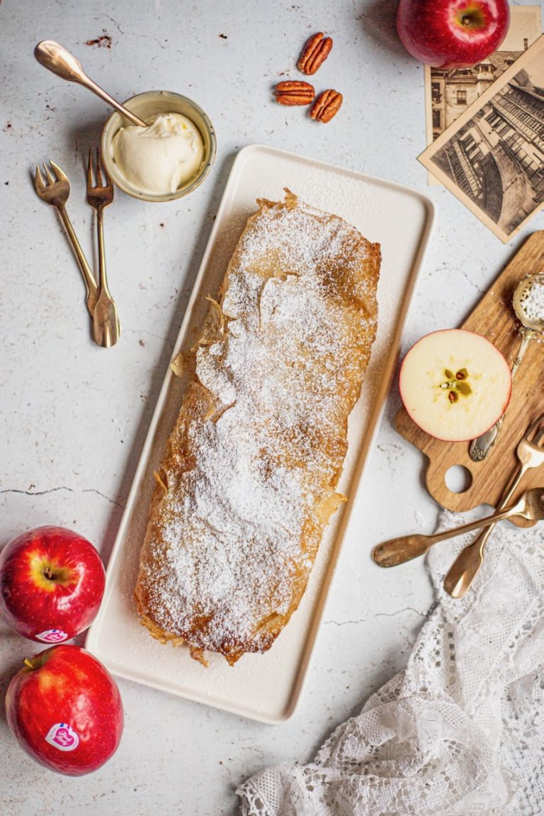Apple Strudel, the famous Austrian Dessert - Casserole et Chocolat