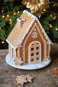 La Maison de Noël en Pain d'Epices : Casserole et Chocolat